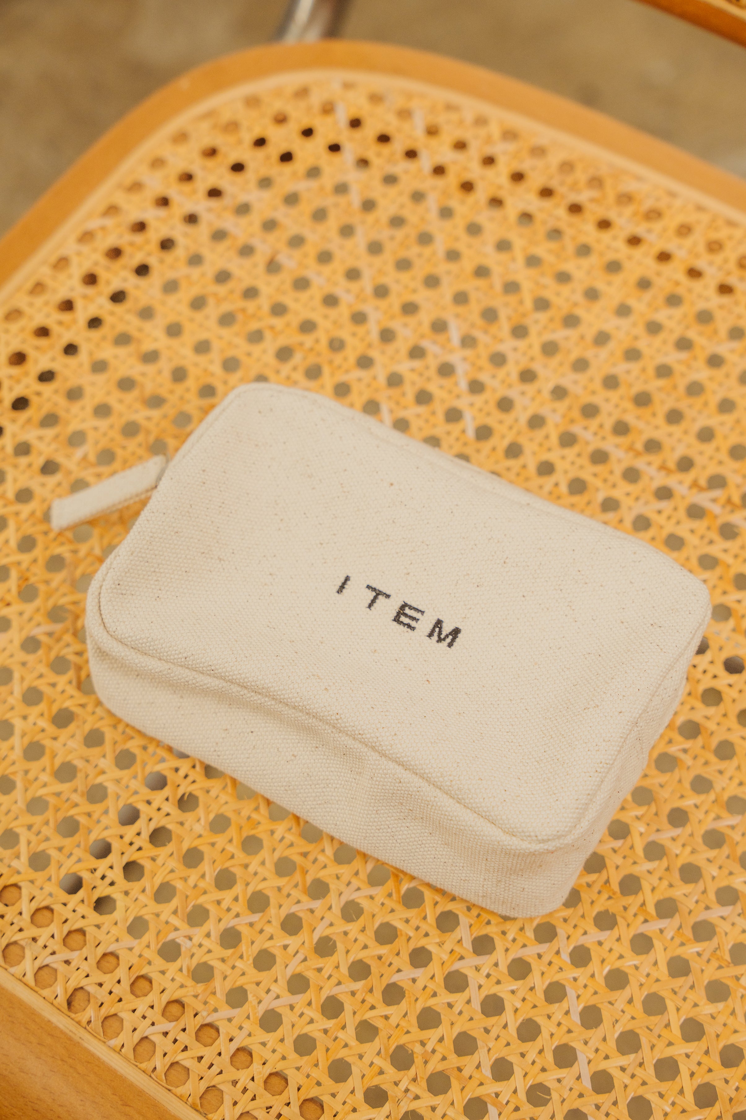 item pouch box（ivory） – item OfficialSTORE